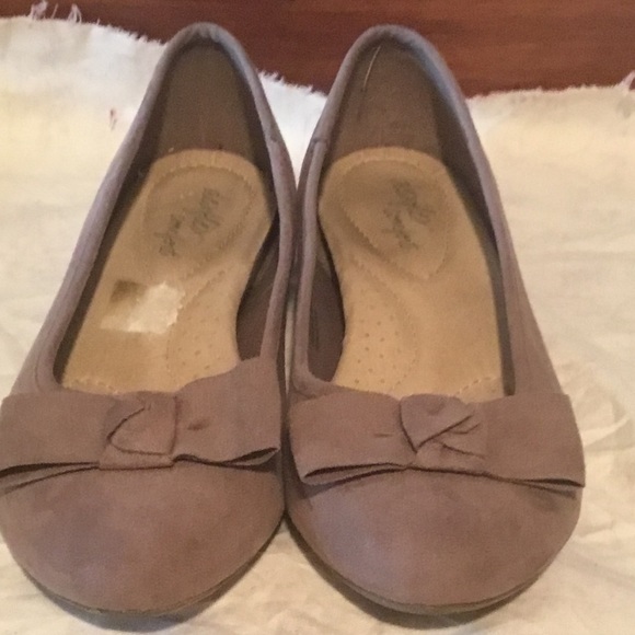 dexflex comfort | Shoes | Dexflex Comfort Tan Slide On Shoes Sz 85 ...